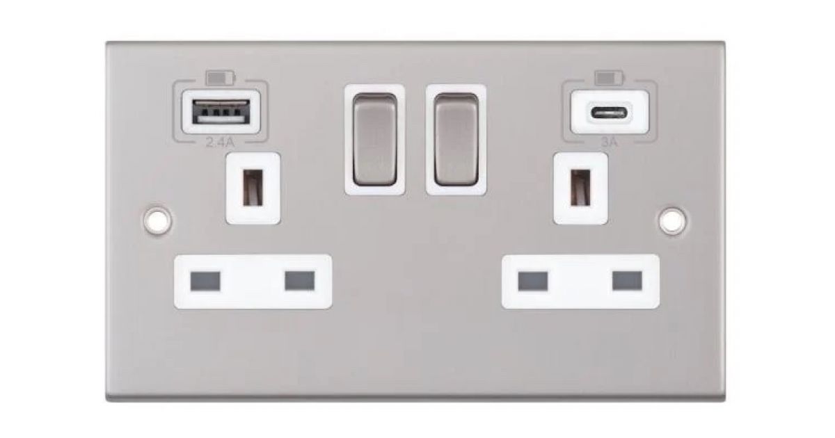 DSL163: 13 Amp Socket + USB-A & USB-C, 2 Gang, Switched