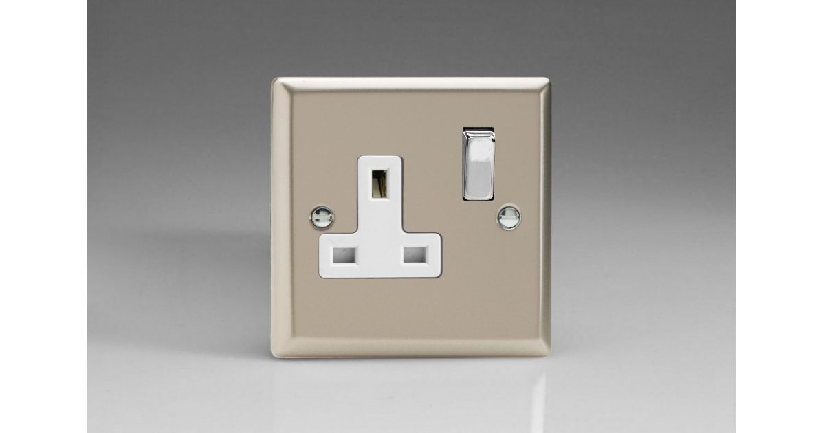 XN4DW: 13A Socket, 2 pole, classic satin + chrome/white