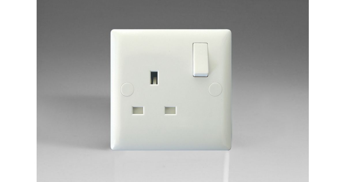XO4PW: 13A Socket, 1 Pole, Value Polar White : Varilight