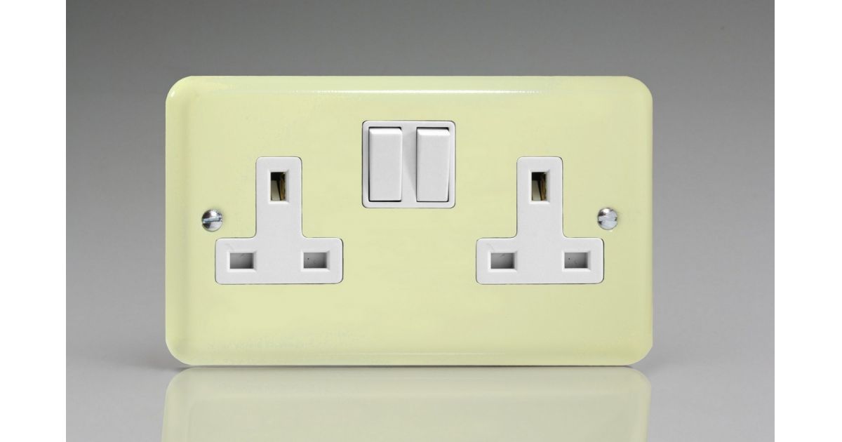 XY5W.WC: 13A Socket, 2-gang, 2 pole, lily white chocolate
