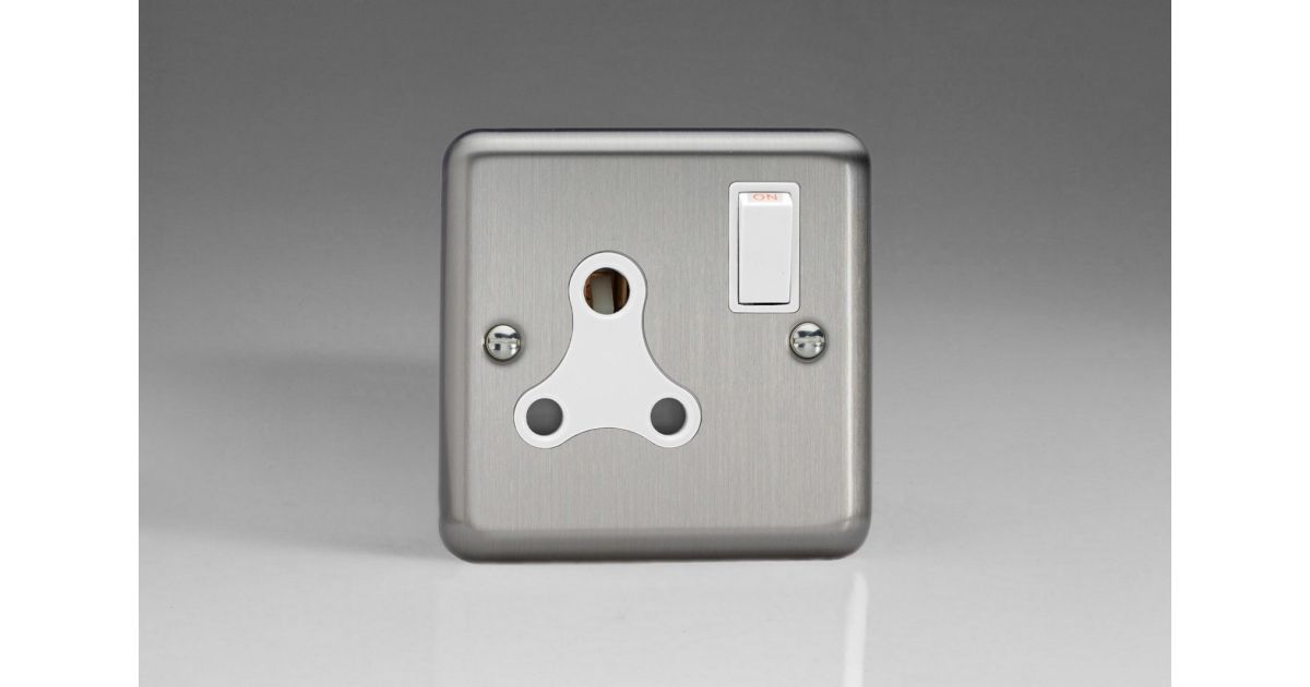 XSRP15AW: 15A Round Pin Socket, Classic Matt Chrome + White