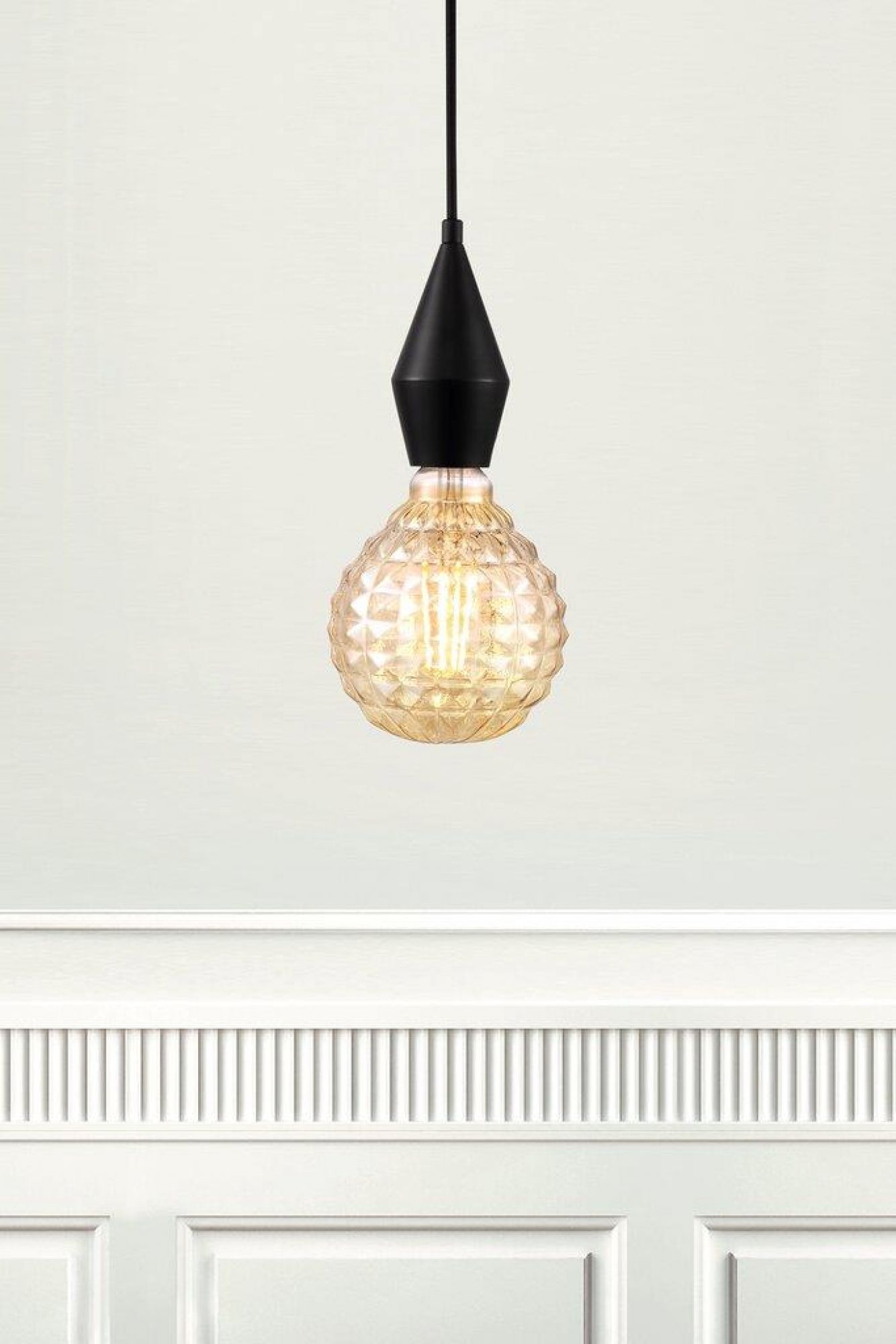 1428070: Avra LED Filament Light Bulb, E27, ES, Screw Cap