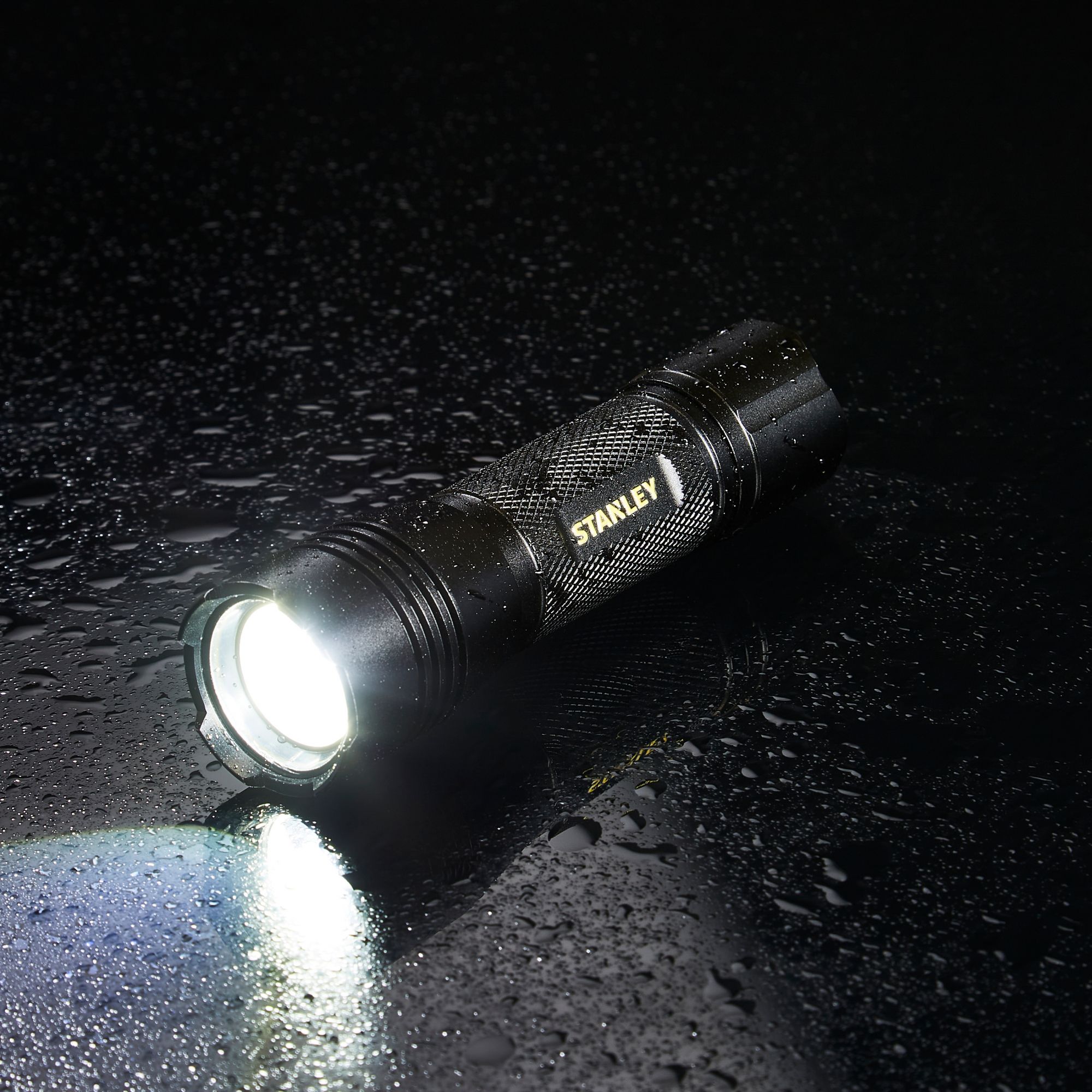 SXLS50105E: 350LM Aluminium LED Torch, 3w : Stanley