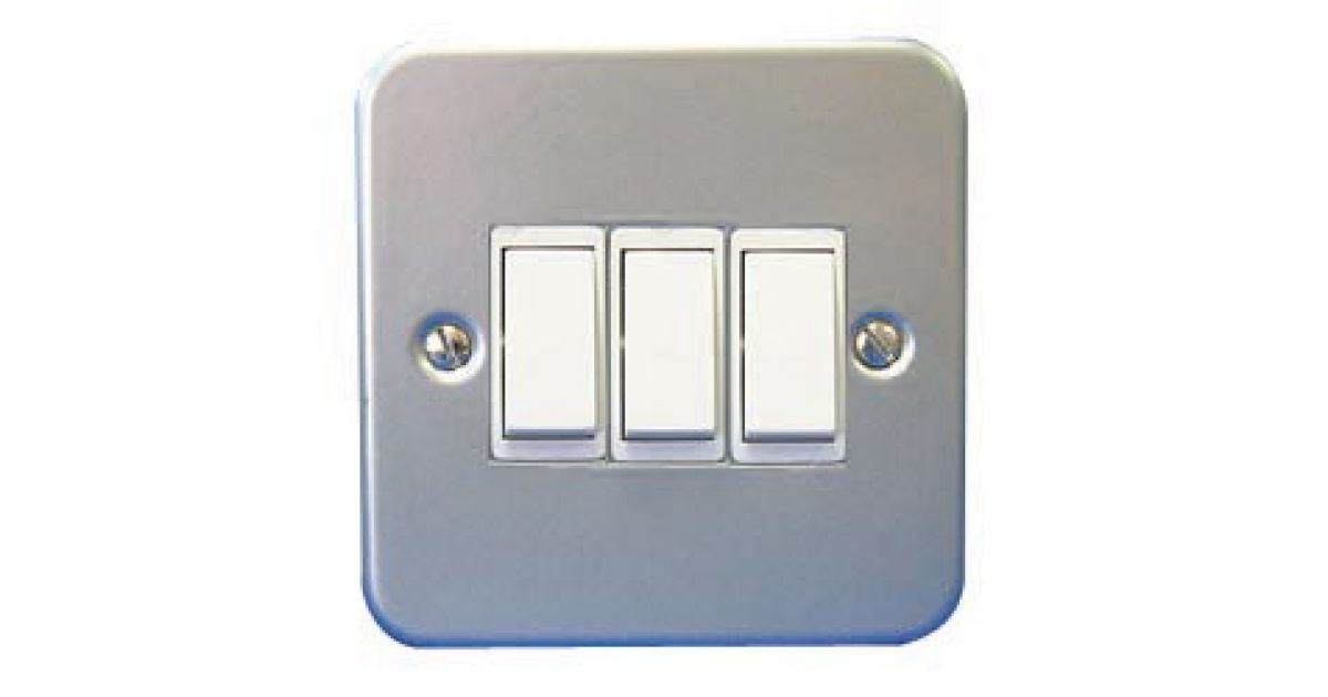 4433: Metal Clad Triple Light Switch, 10A, 3 Gang, 2 Way