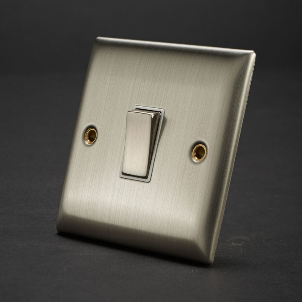Single Light Switch (10A, 1 gang, 2 way) 8861WCX - from £4.95