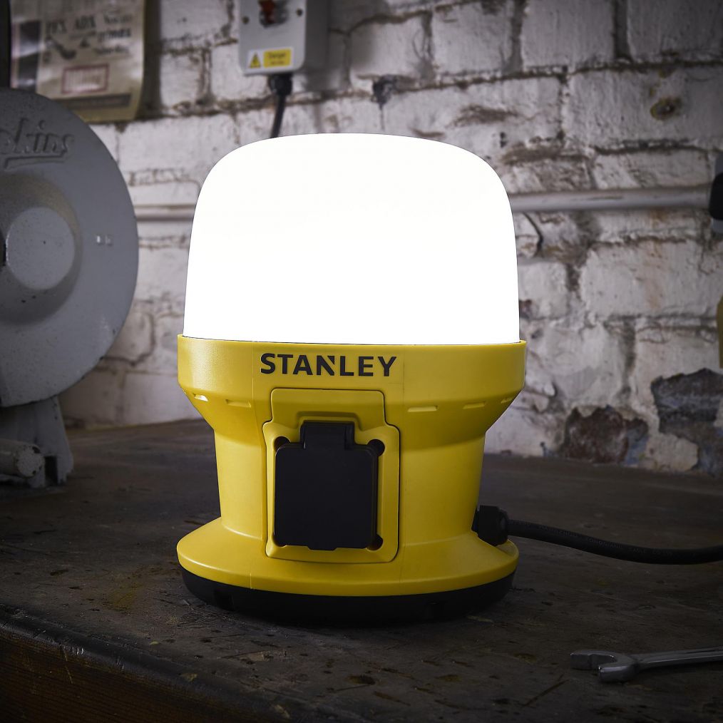 SXLS36986E: 30w LED Magnetic And Linkable Work Light, 240v