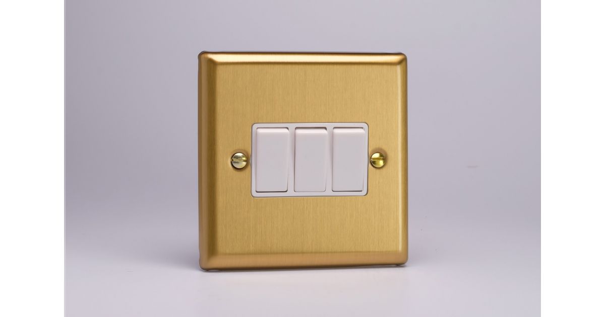 XB3W: Triple Light Switch, 10A, 3-Gang, 2-Way, Classic