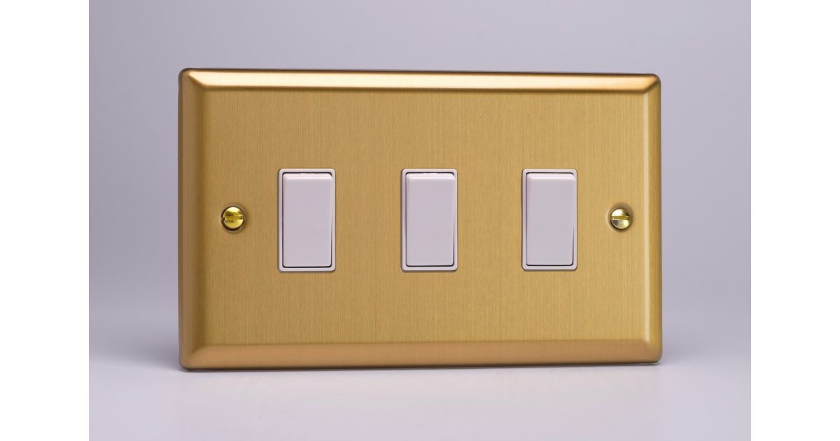 XB93W: Triple Light Switch, 10A, 3-Gang, 2-Way, Classic