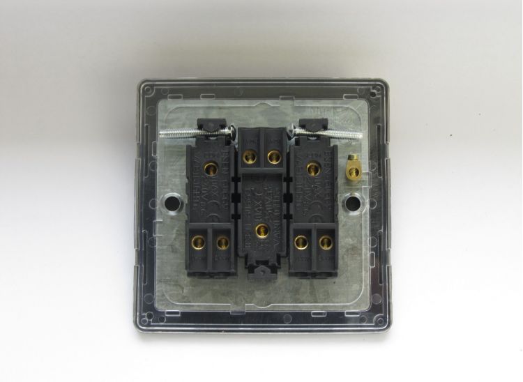 XDM3S: Triple Light Switch, 10A, 3-Gang, 2-Way, Screwless
