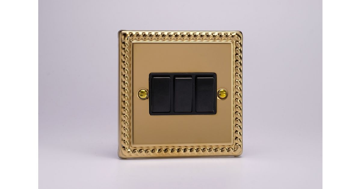 XG3B: Triple Light Switch, 10A, 3-Gang, 2-Way, Classic