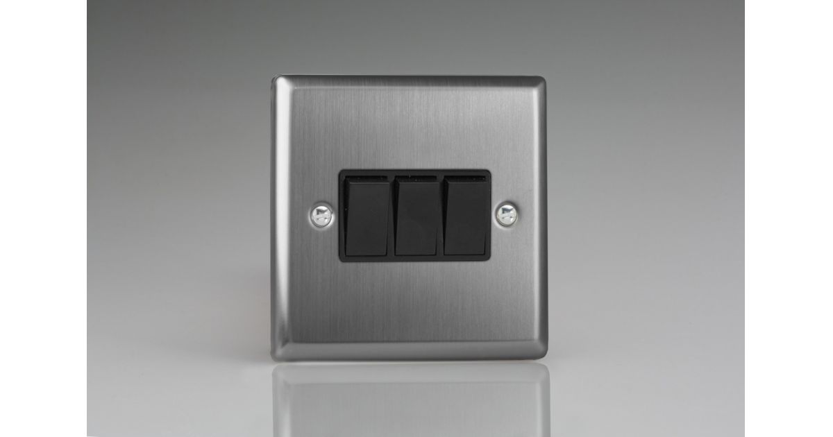 XT3B: Triple Light Switch, 10A, 3-Gang, 2-Way, Classic